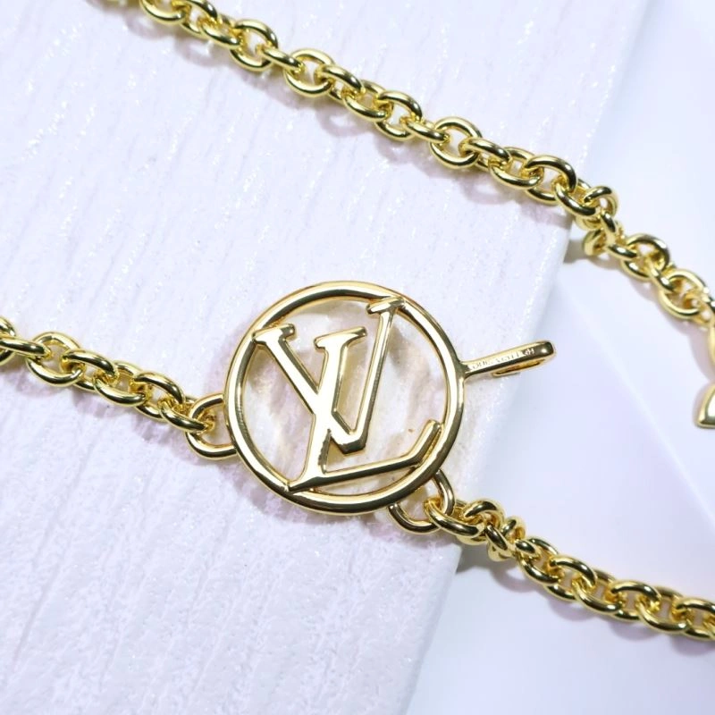 Indistinguishable Louis Vuitton Chains