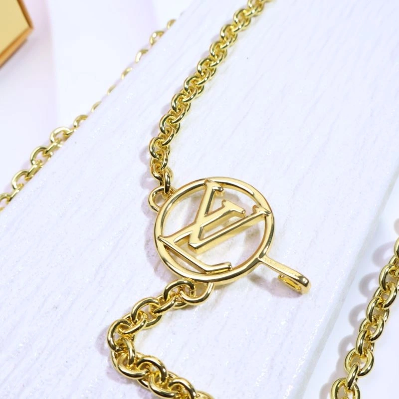 Indistinguishable Louis Vuitton Chains