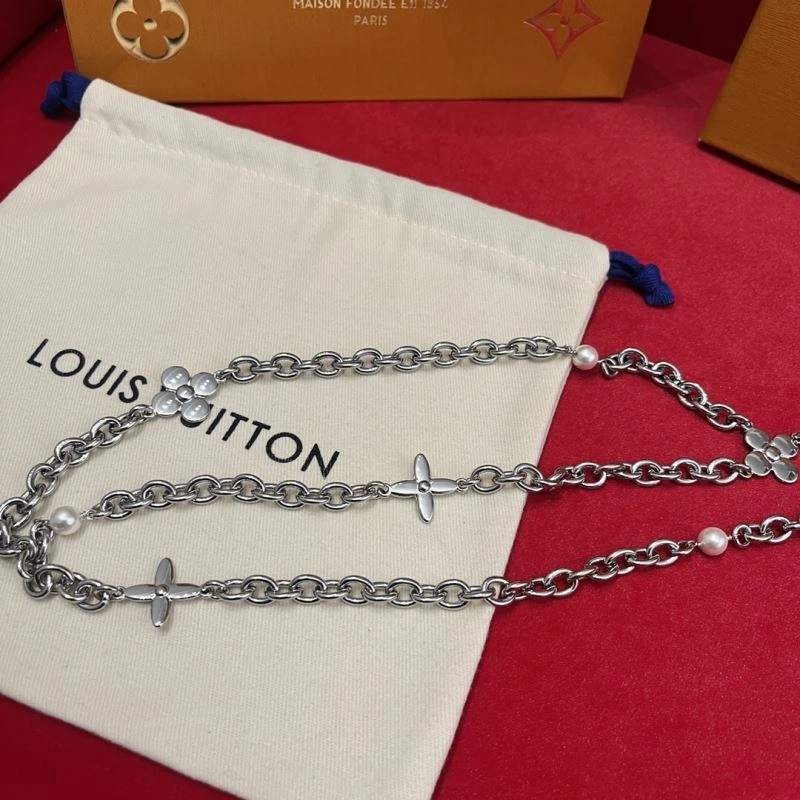 Indistinguishable Louis Vuitton Chains