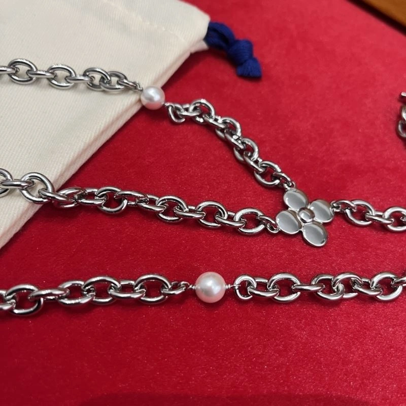 Indistinguishable Louis Vuitton Chains