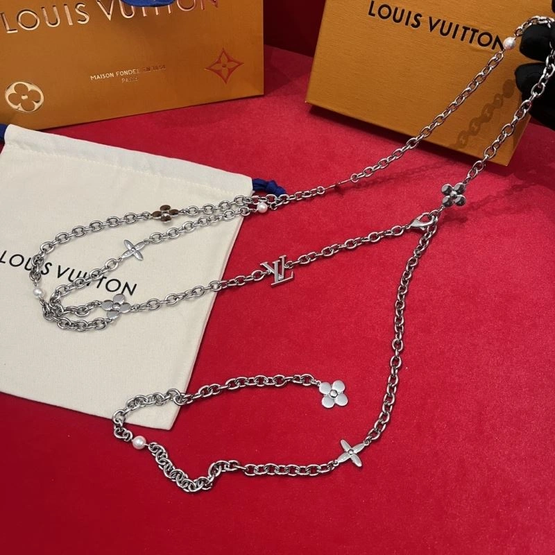 Indistinguishable Louis Vuitton Chains