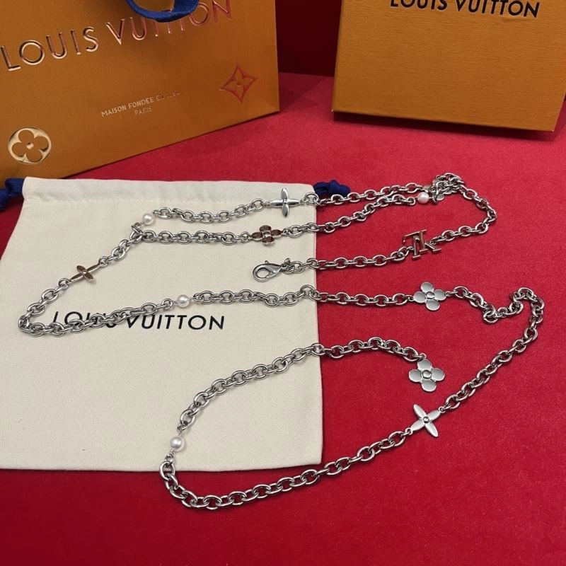 Indistinguishable Louis Vuitton Chains