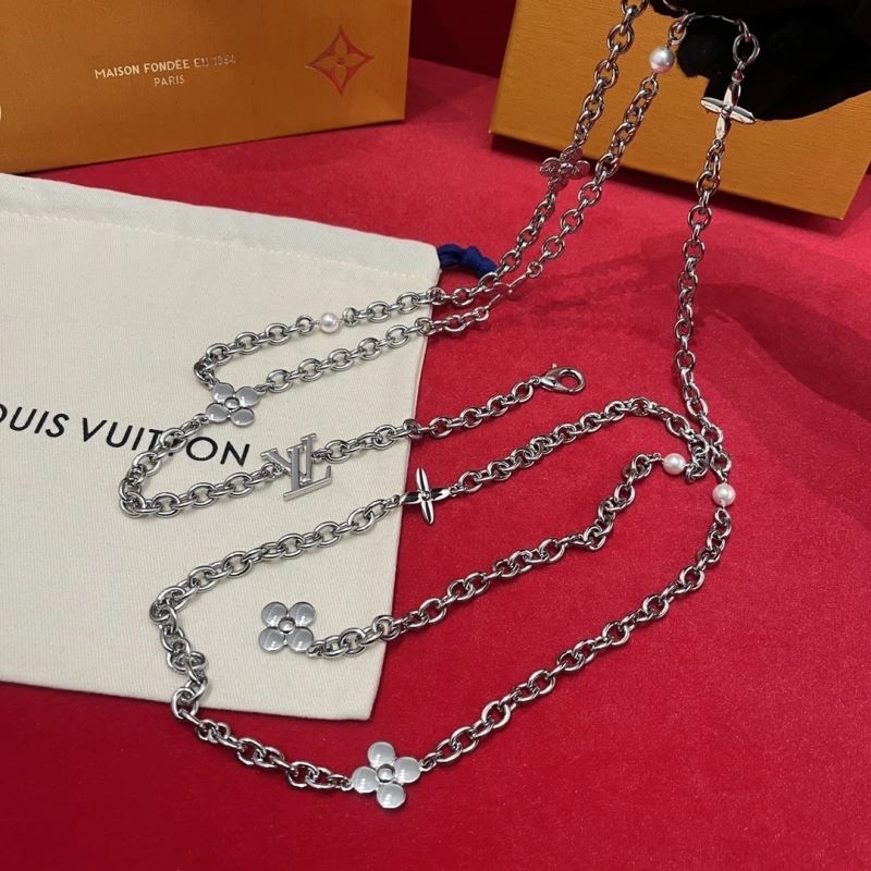 Indistinguishable Louis Vuitton Chains