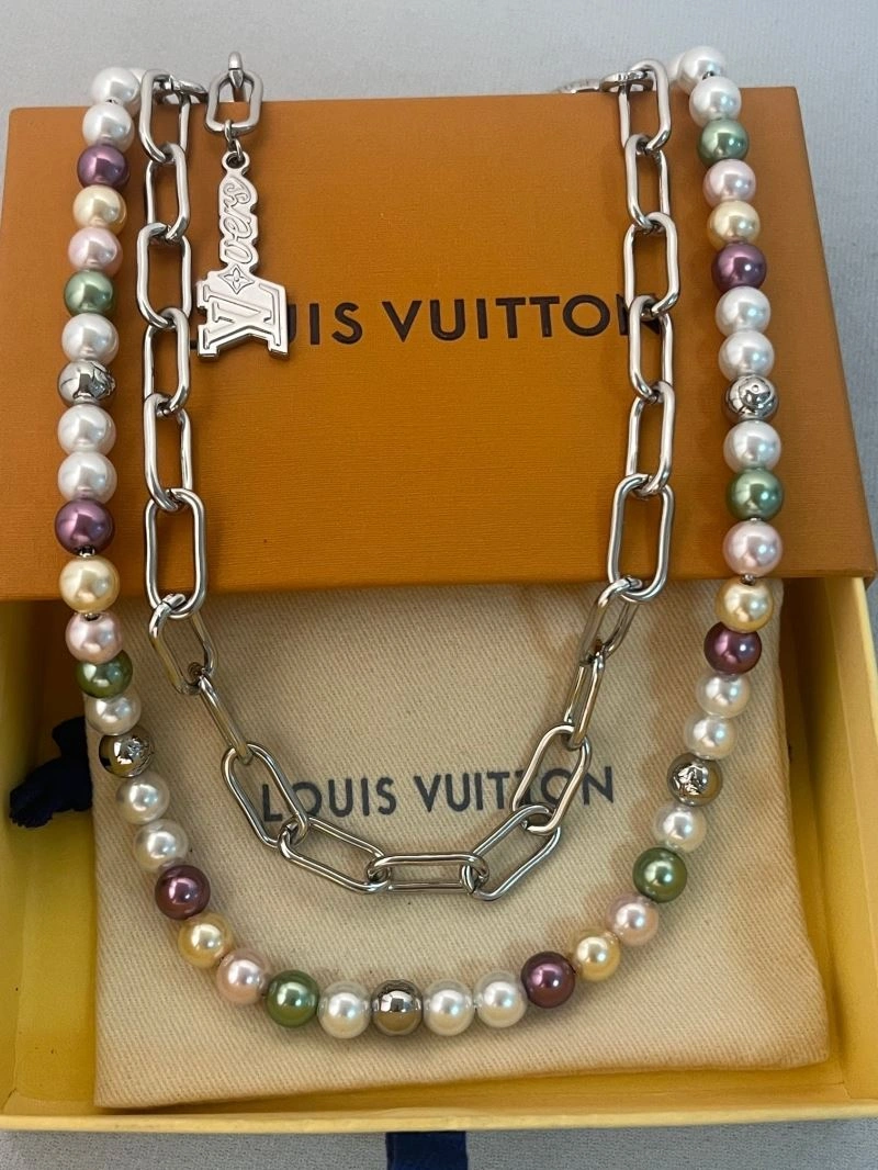 Brand-authenticated Louis Vuitton Chains