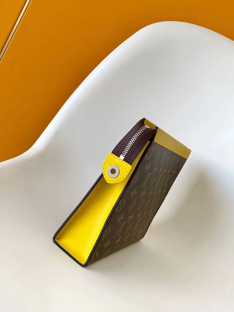 Factory-made Louis Vuitton Clutch Bags