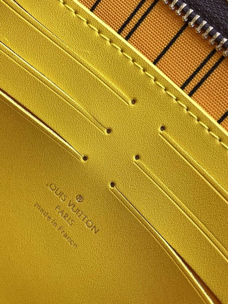 Factory-made Louis Vuitton Clutch Bags