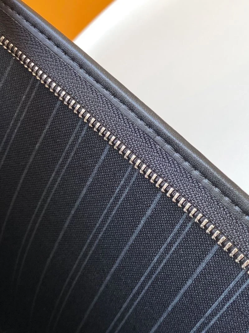 Official Louis Vuitton Clutch Bags