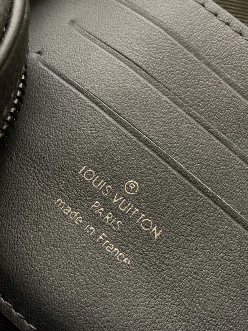 Bargain Louis Vuitton Clutch Bags
