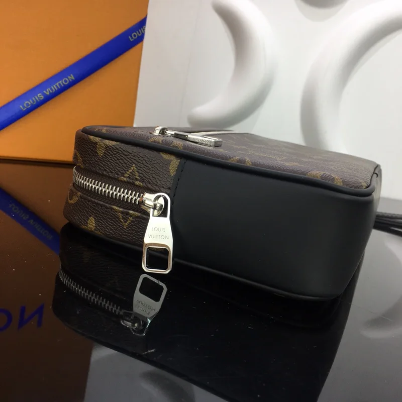 Bargain Louis Vuitton Clutch Bags