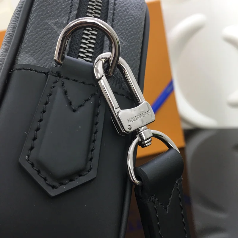 Top match Louis Vuitton Clutch Bags