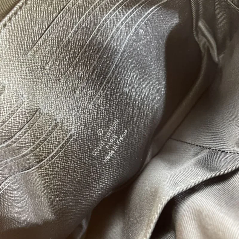 Value-priced Louis Vuitton Clutch Bags