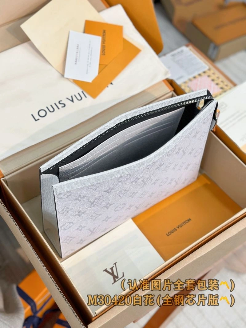 Accurate model Louis Vuitton Clutch Bags