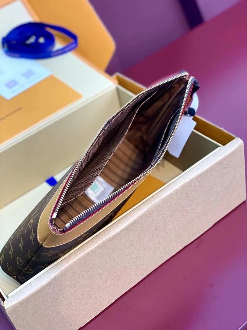 Accurate model Louis Vuitton Clutch Bags