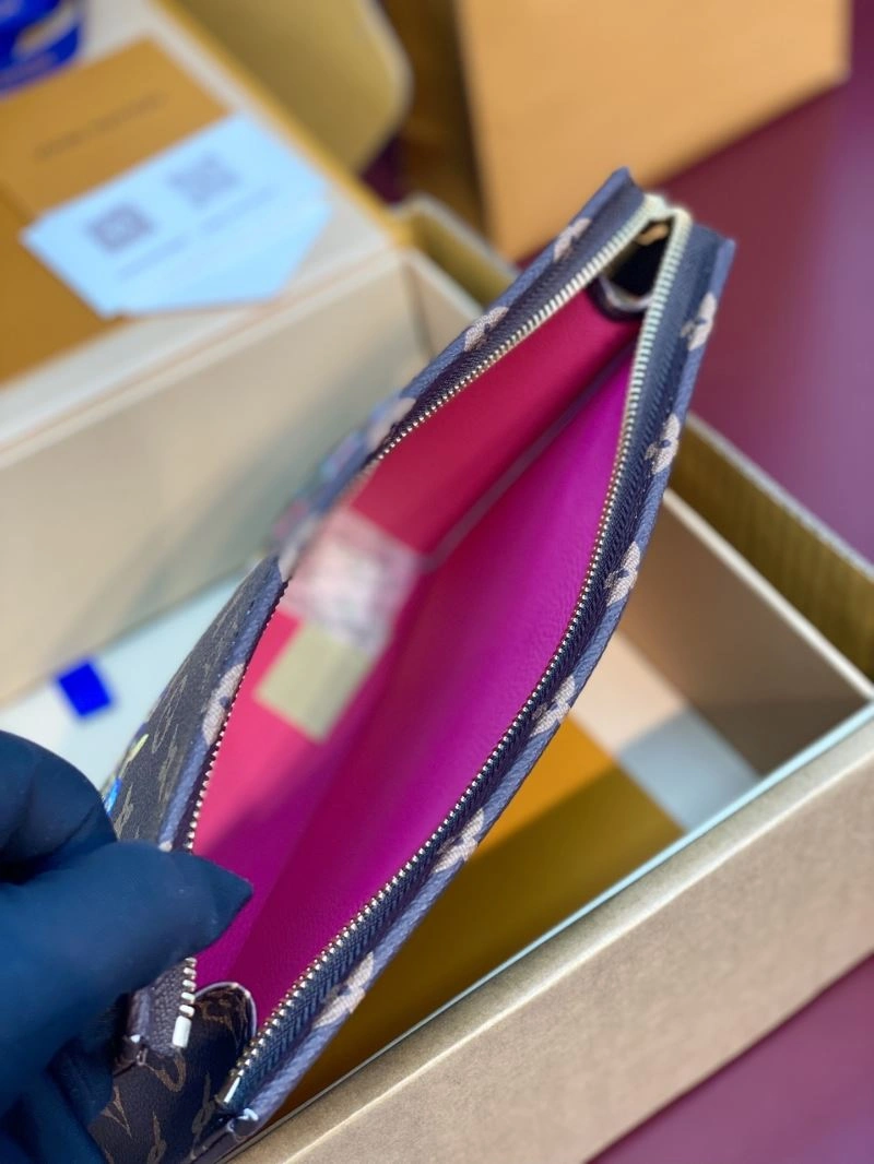 Accurate model Louis Vuitton Clutch Bags