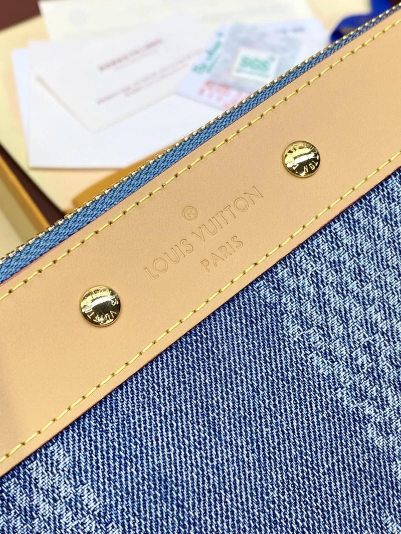 Exact replica Louis Vuitton Clutch Bags