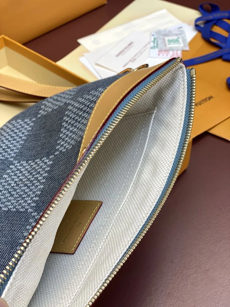 Exact replica Louis Vuitton Clutch Bags