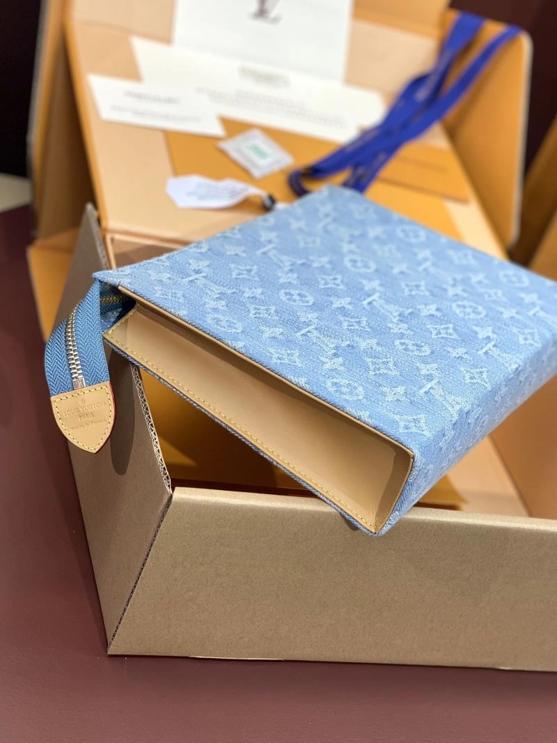 Accurate model Louis Vuitton Clutch Bags