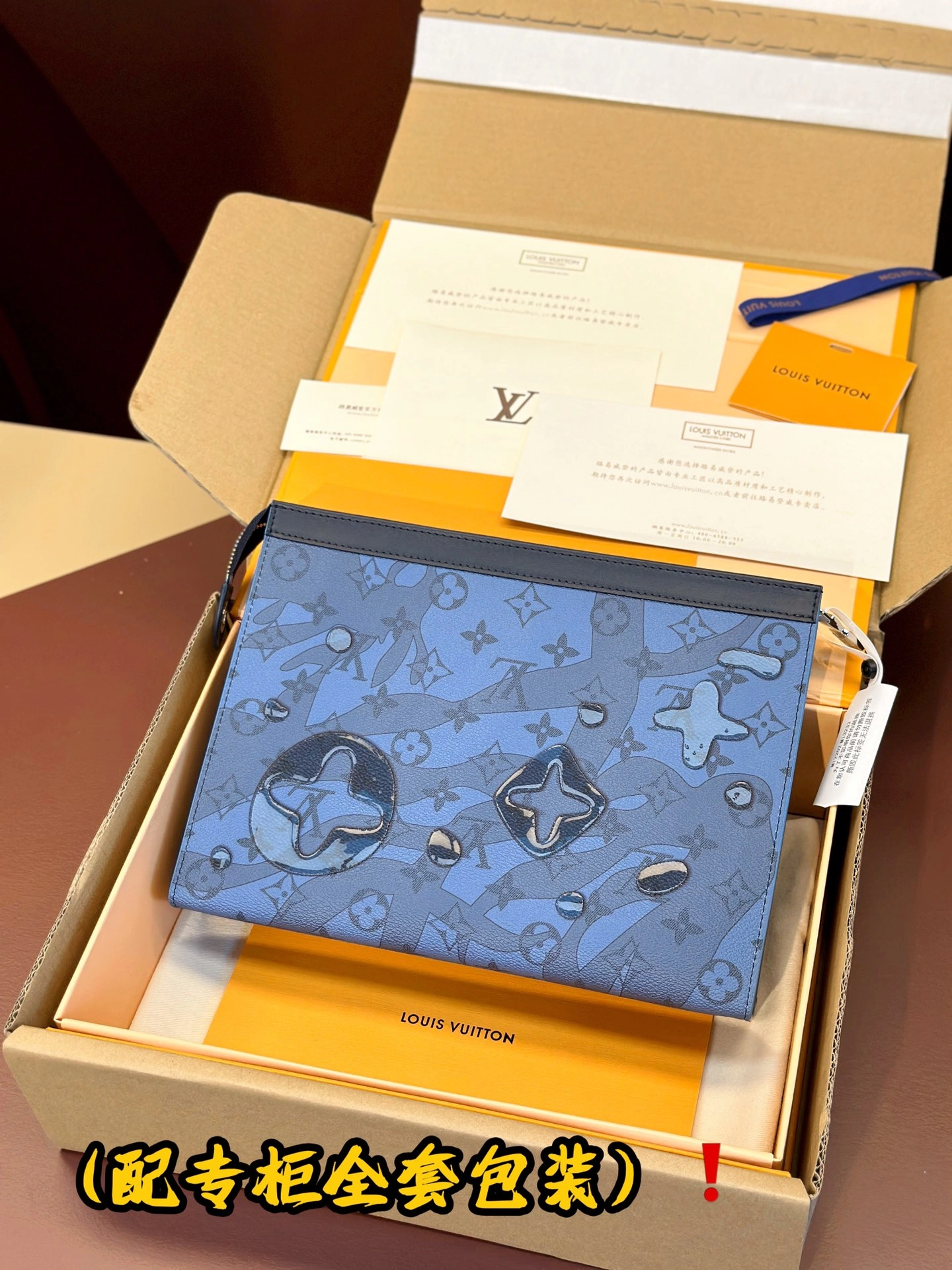 Exact replica Louis Vuitton Clutch Bags