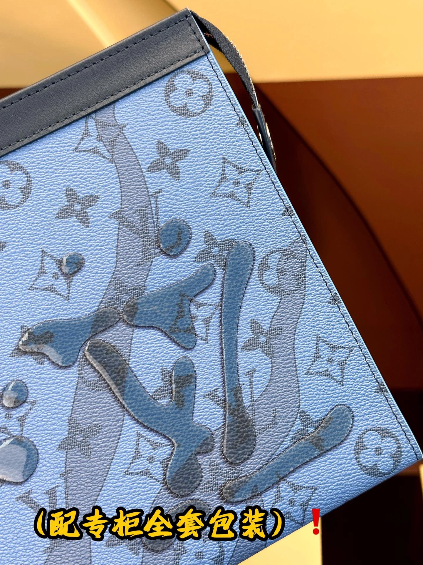 Exact replica Louis Vuitton Clutch Bags
