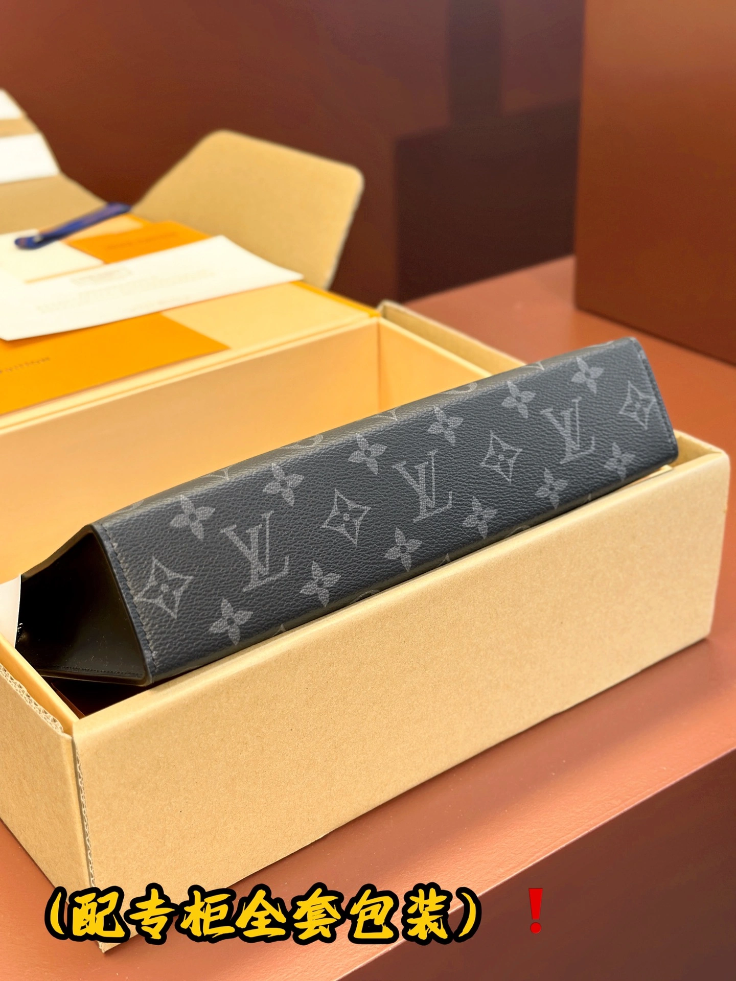 Top mirror Louis Vuitton Clutch Bags