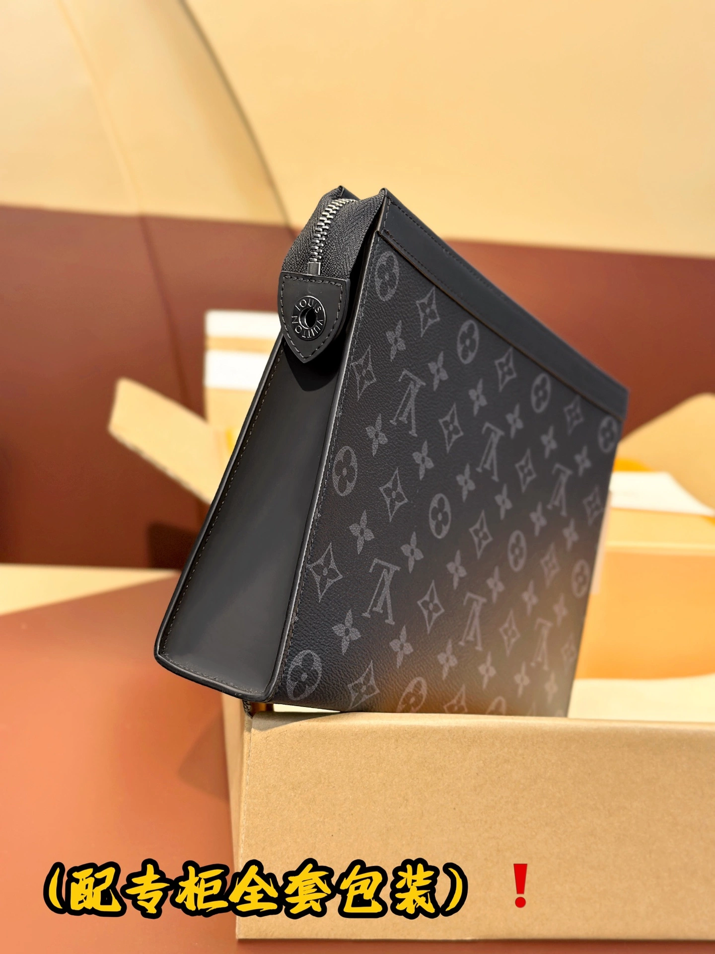 Top mirror Louis Vuitton Clutch Bags