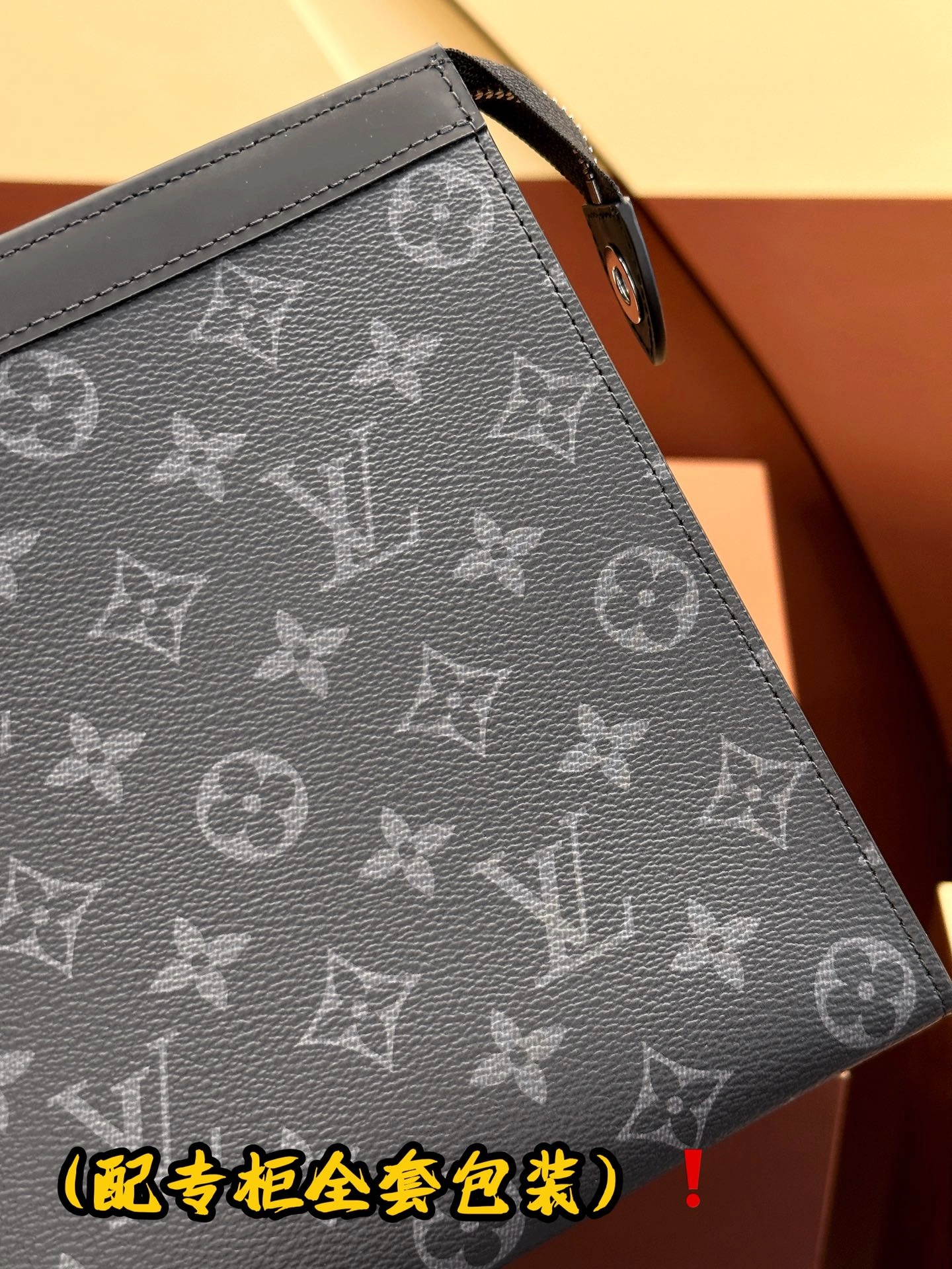 Top mirror Louis Vuitton Clutch Bags