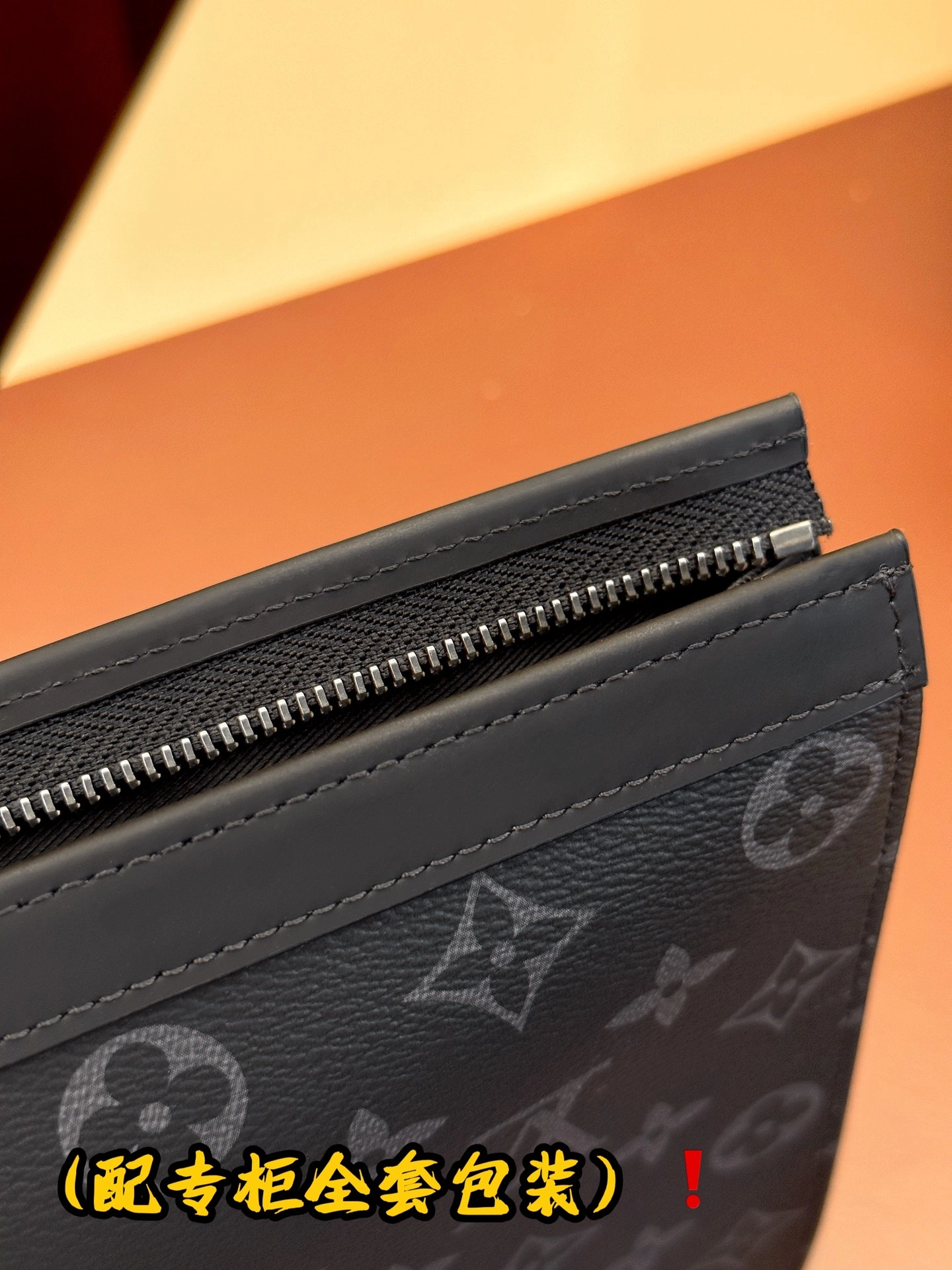 Top mirror Louis Vuitton Clutch Bags