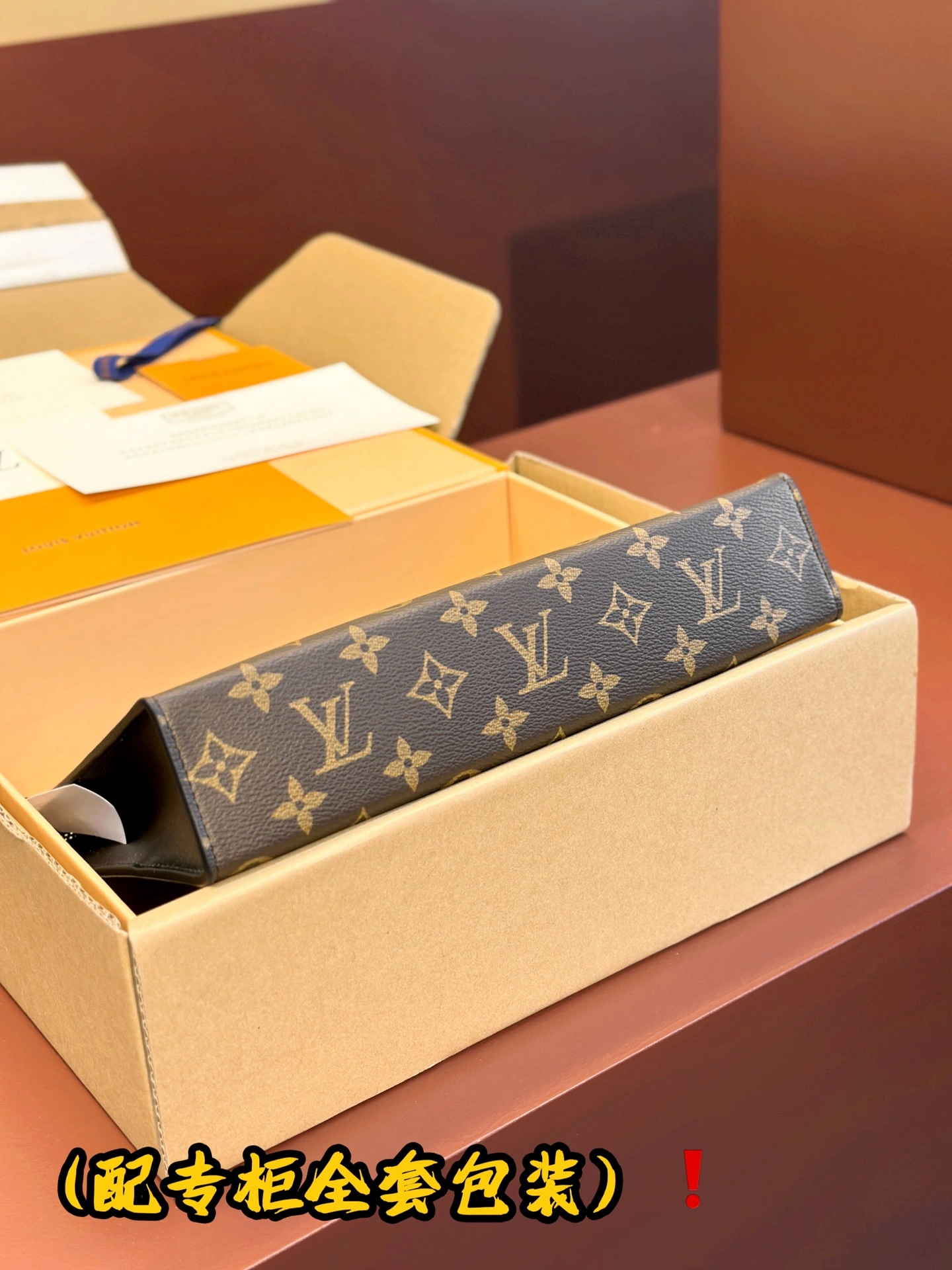 Brand-authenticated Louis Vuitton Clutch Bags