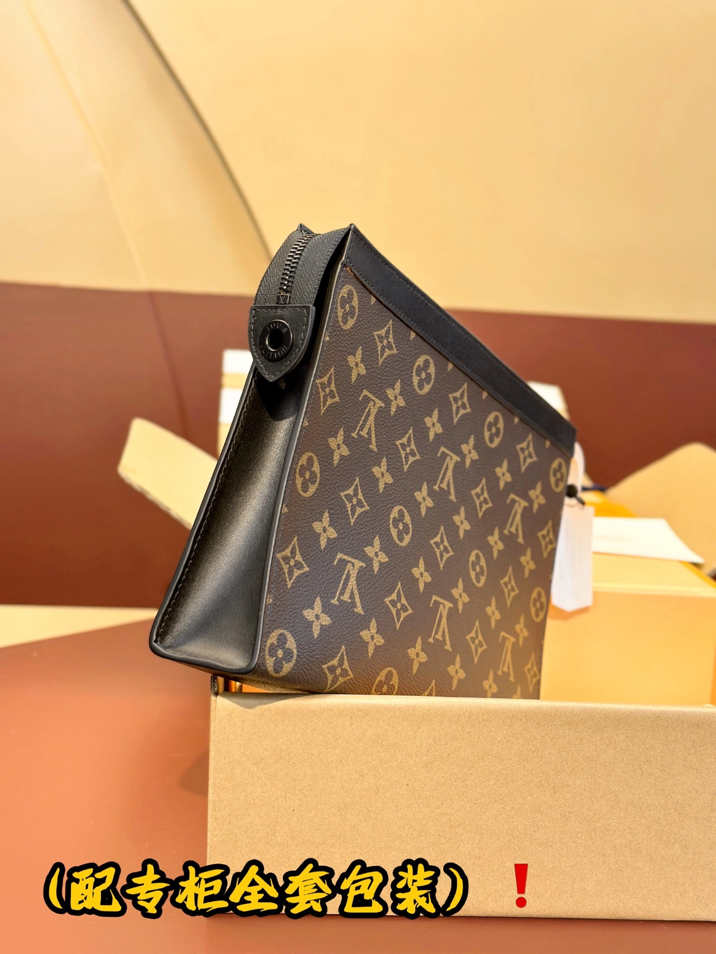 Brand-authenticated Louis Vuitton Clutch Bags