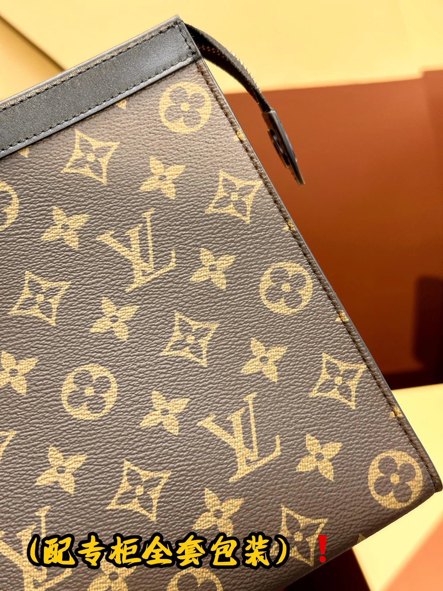 Brand-authenticated Louis Vuitton Clutch Bags