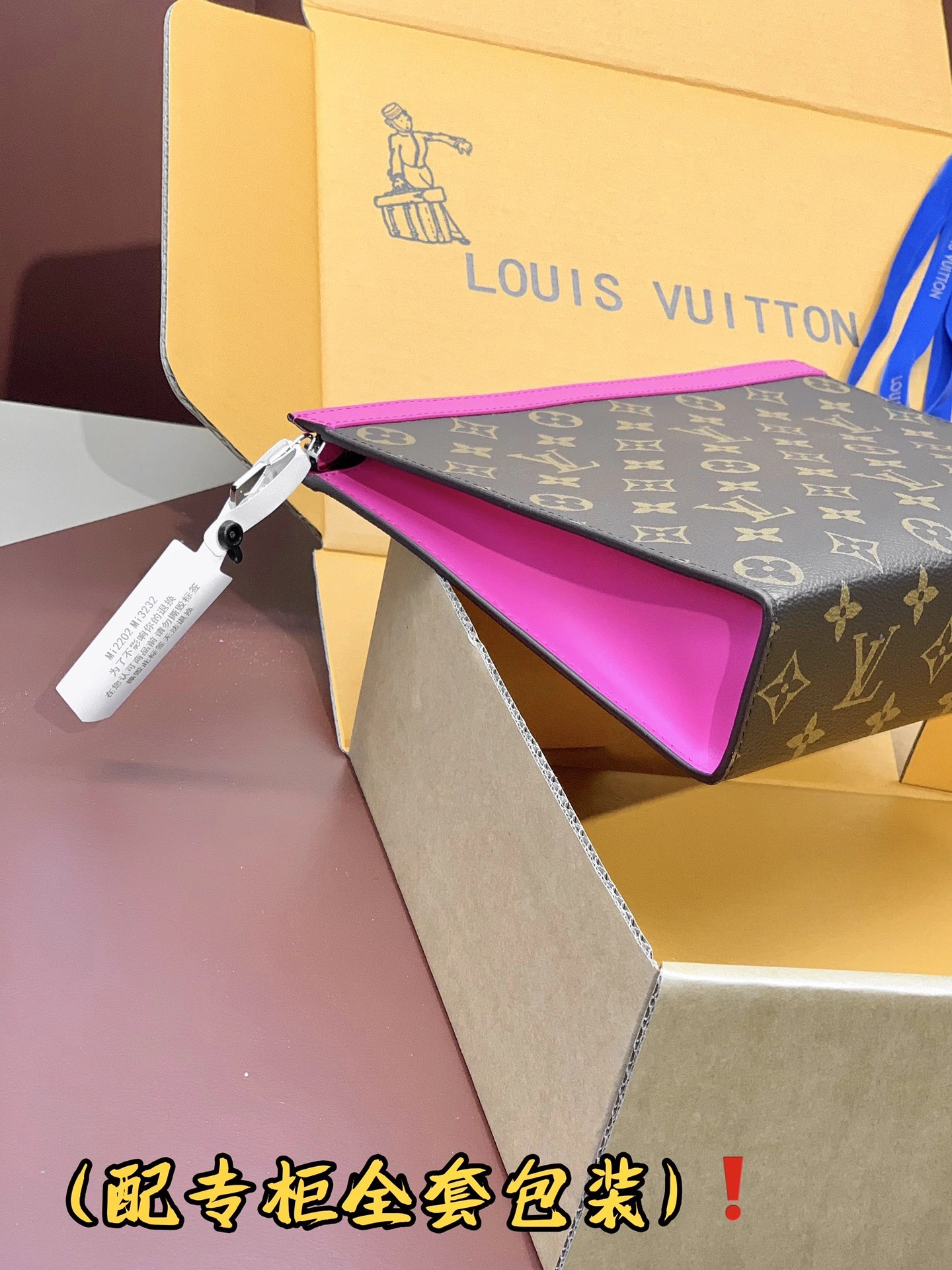 Accurate model Louis Vuitton Clutch Bags