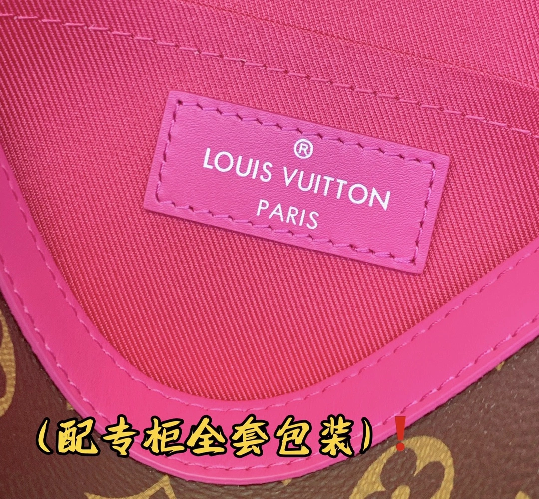 Accurate model Louis Vuitton Clutch Bags