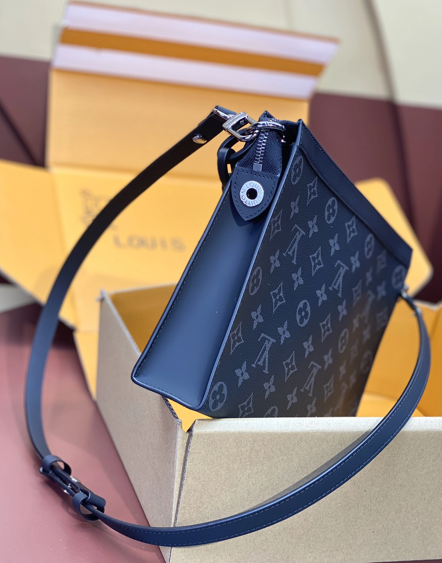 Precise copy Louis Vuitton Clutch Bags