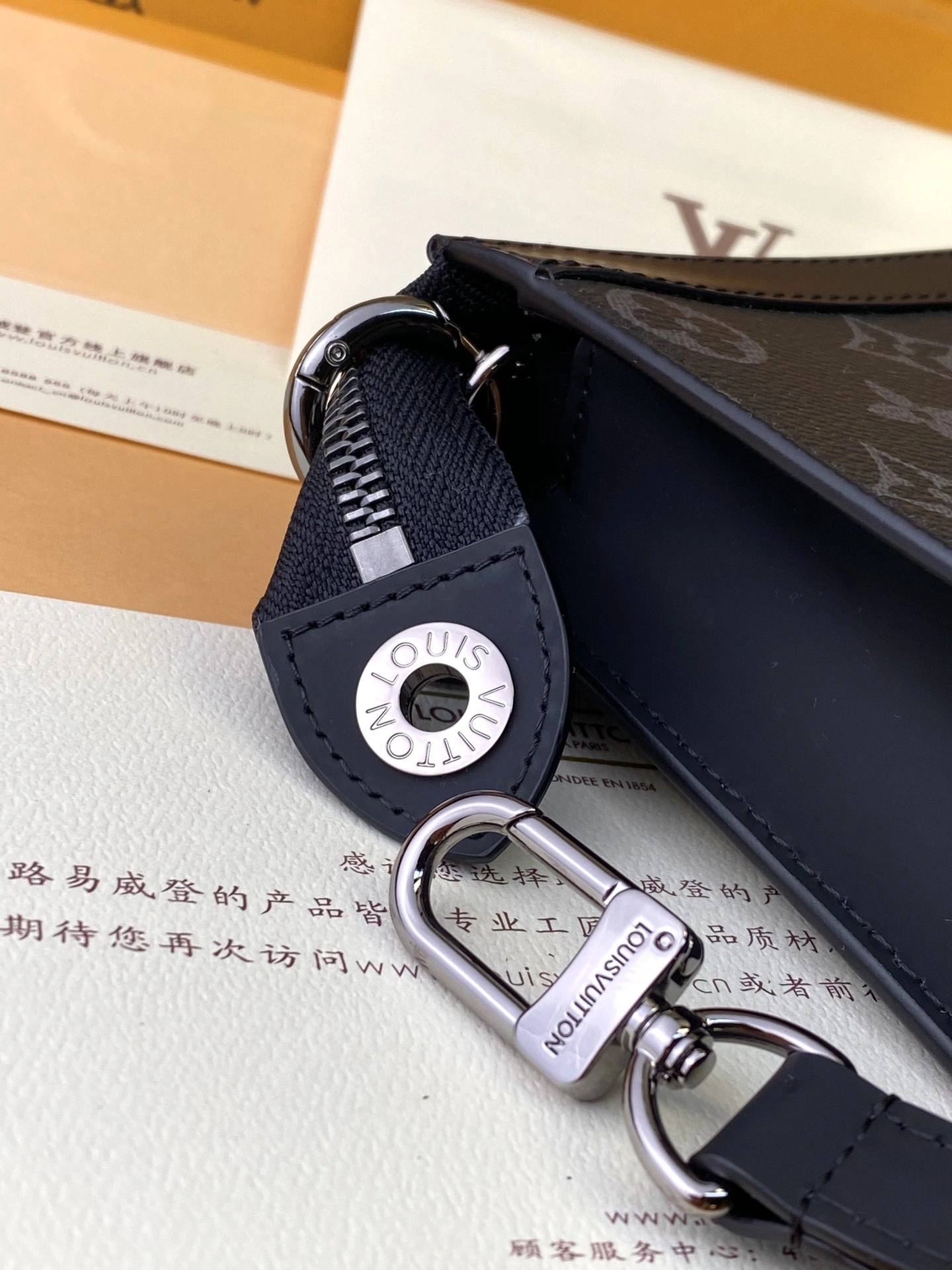Precise copy Louis Vuitton Clutch Bags
