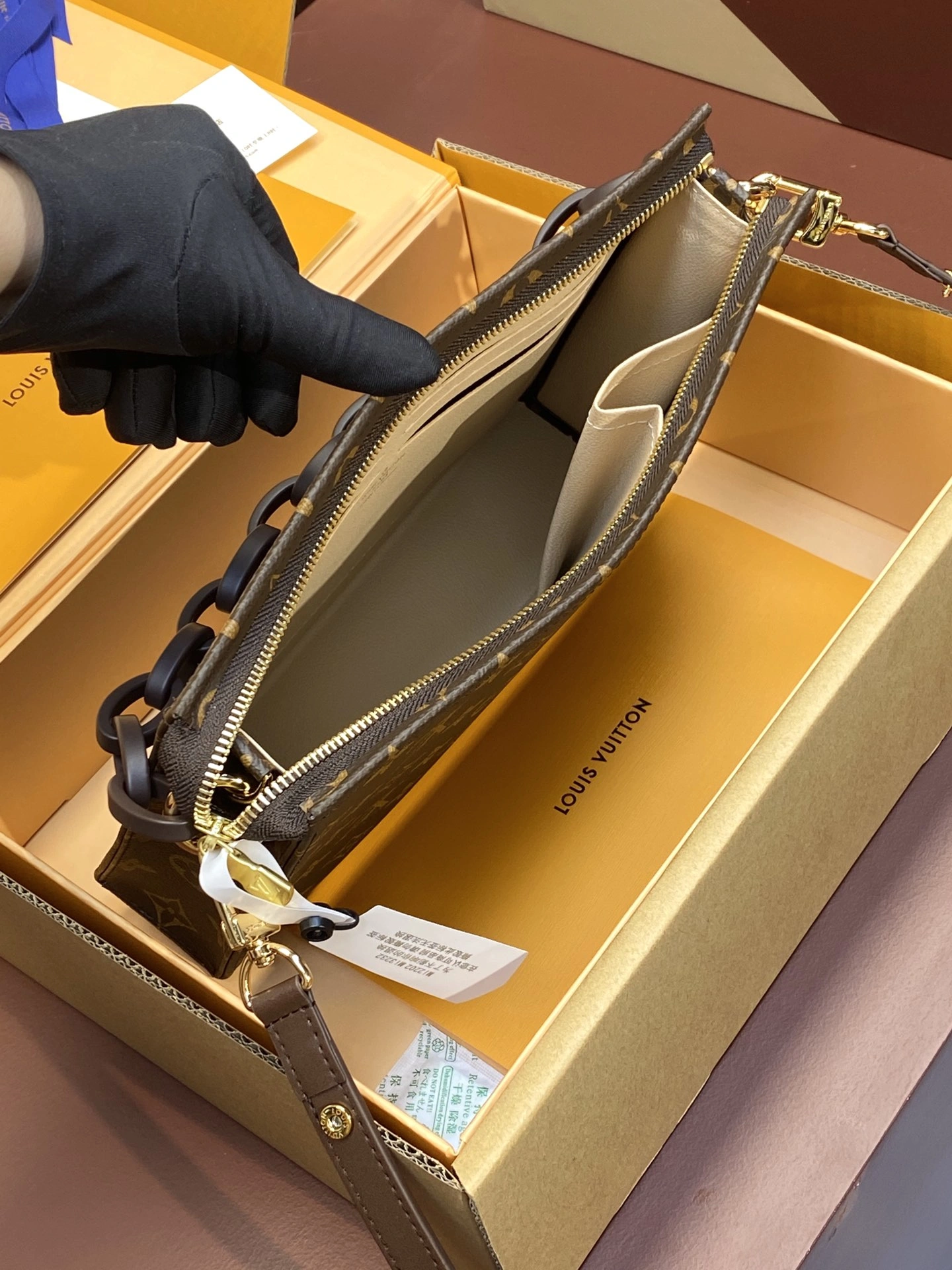 Precise copy Louis Vuitton Clutch Bags