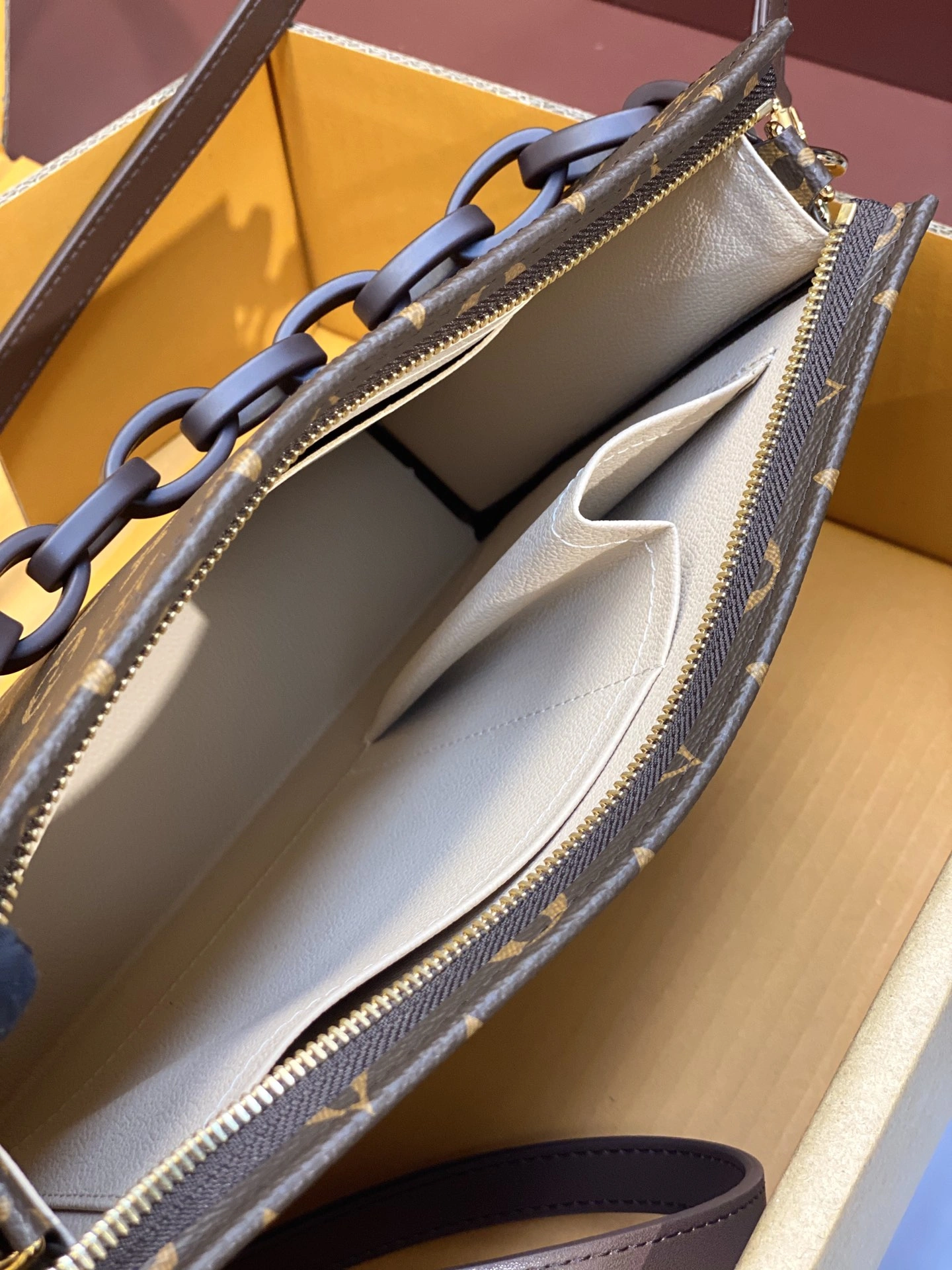 Precise copy Louis Vuitton Clutch Bags