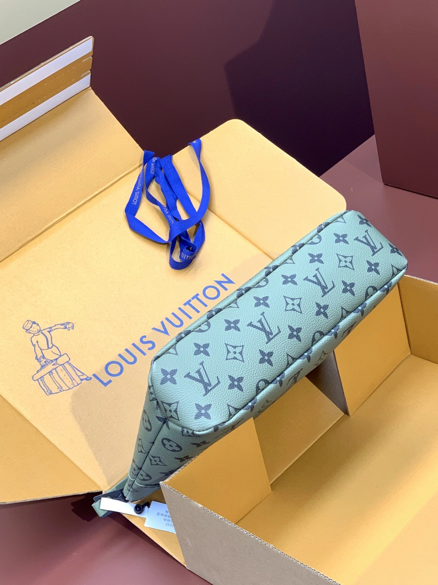 Indistinguishable Louis Vuitton Clutch Bags