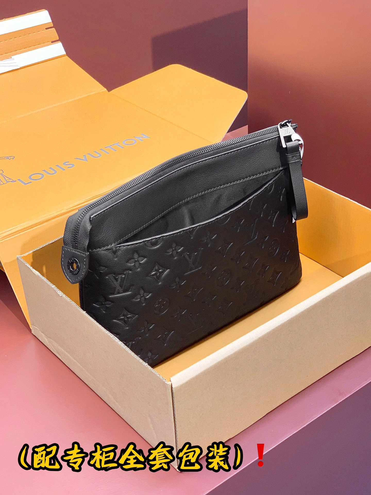 Exact replica Louis Vuitton Clutch Bags