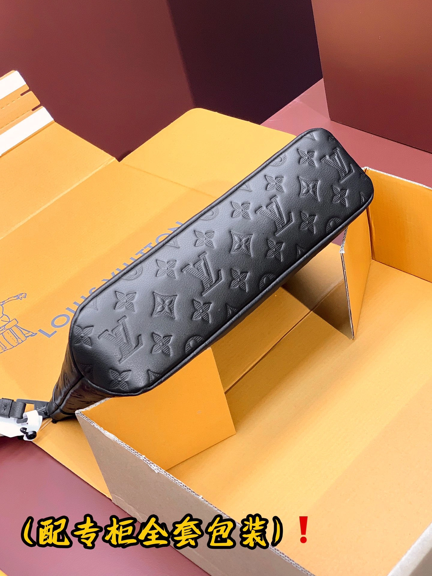 Exact replica Louis Vuitton Clutch Bags