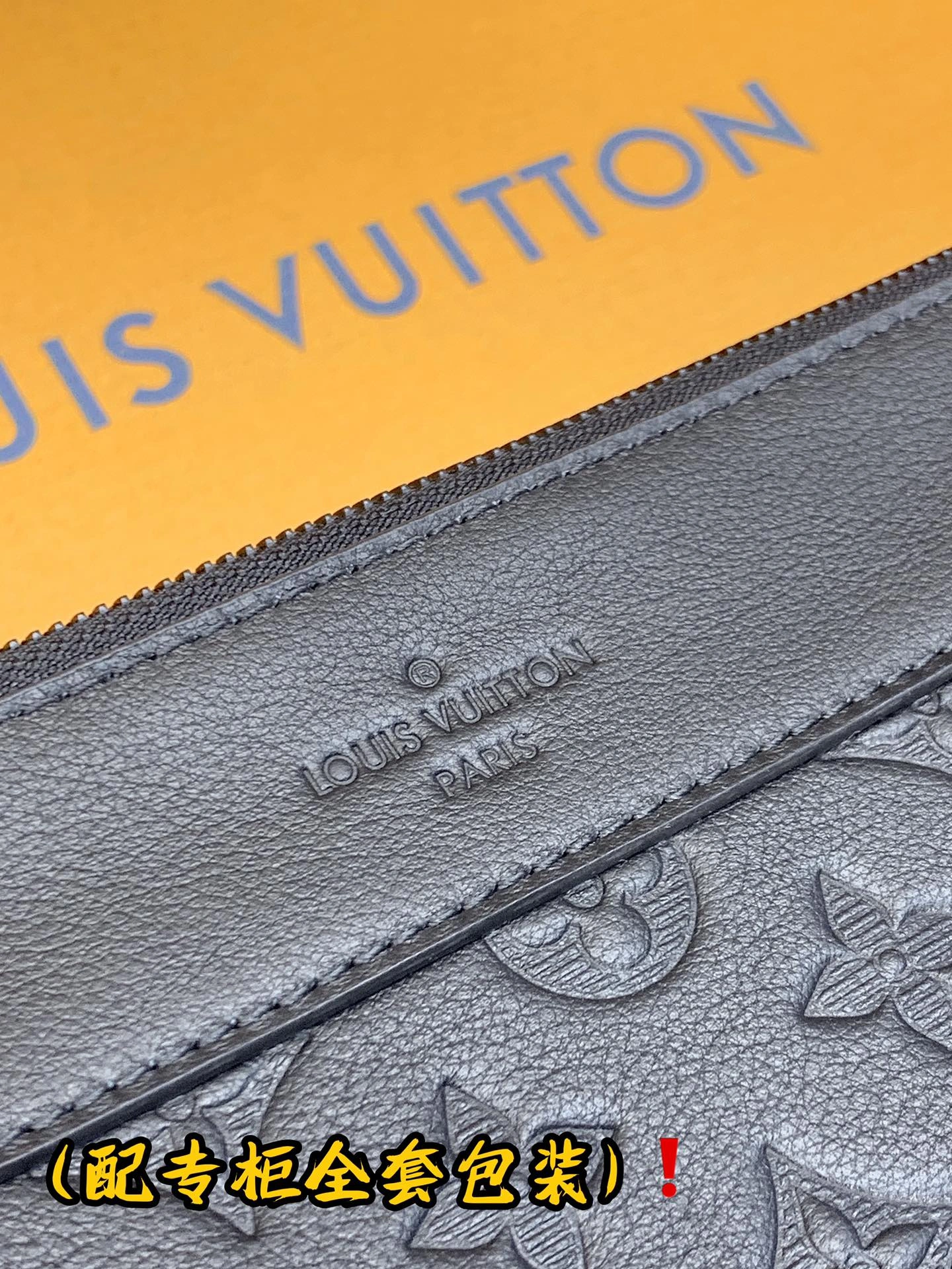 Exact replica Louis Vuitton Clutch Bags