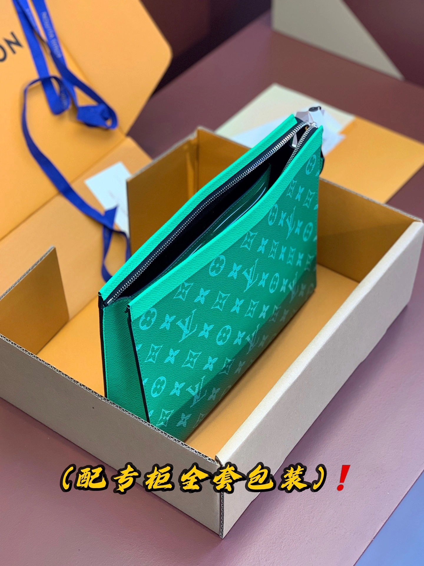 Accurate model Louis Vuitton Clutch Bags