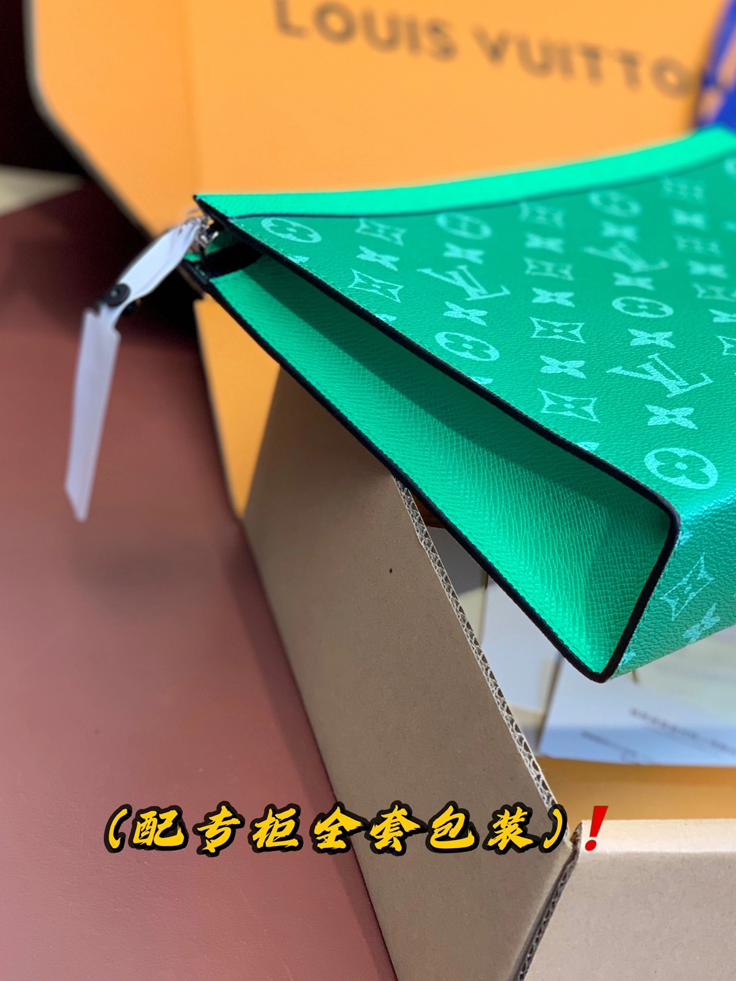 Accurate model Louis Vuitton Clutch Bags