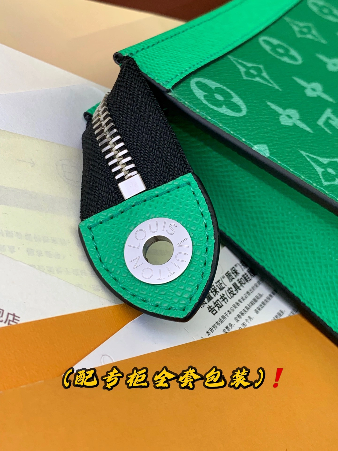 Accurate model Louis Vuitton Clutch Bags
