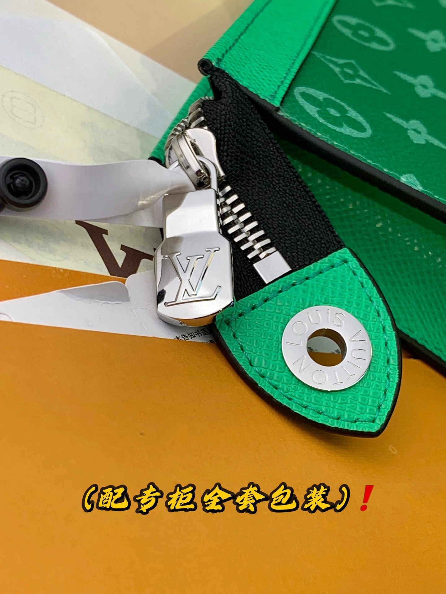 Accurate model Louis Vuitton Clutch Bags