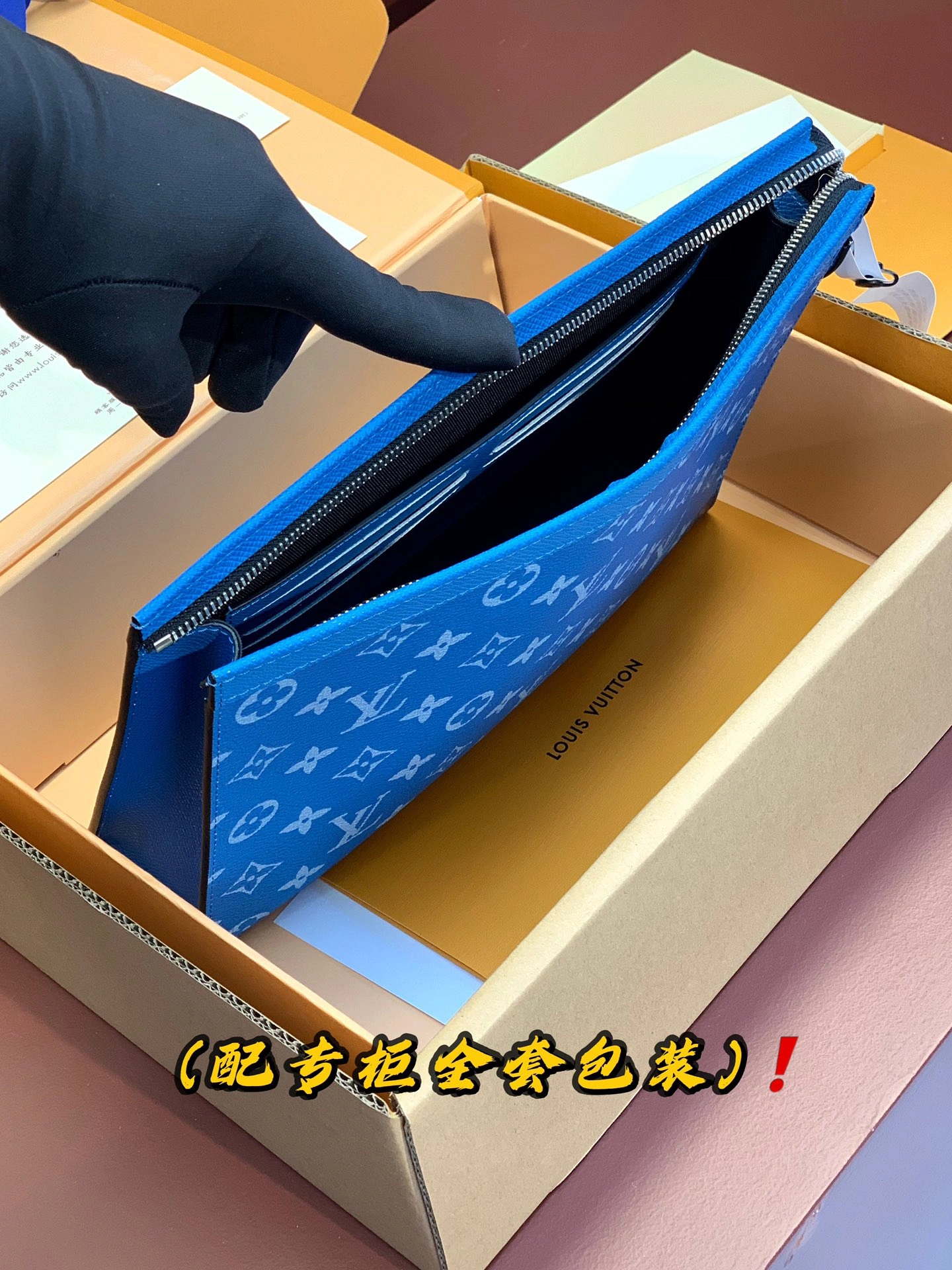 Top mirror Louis Vuitton Clutch Bags