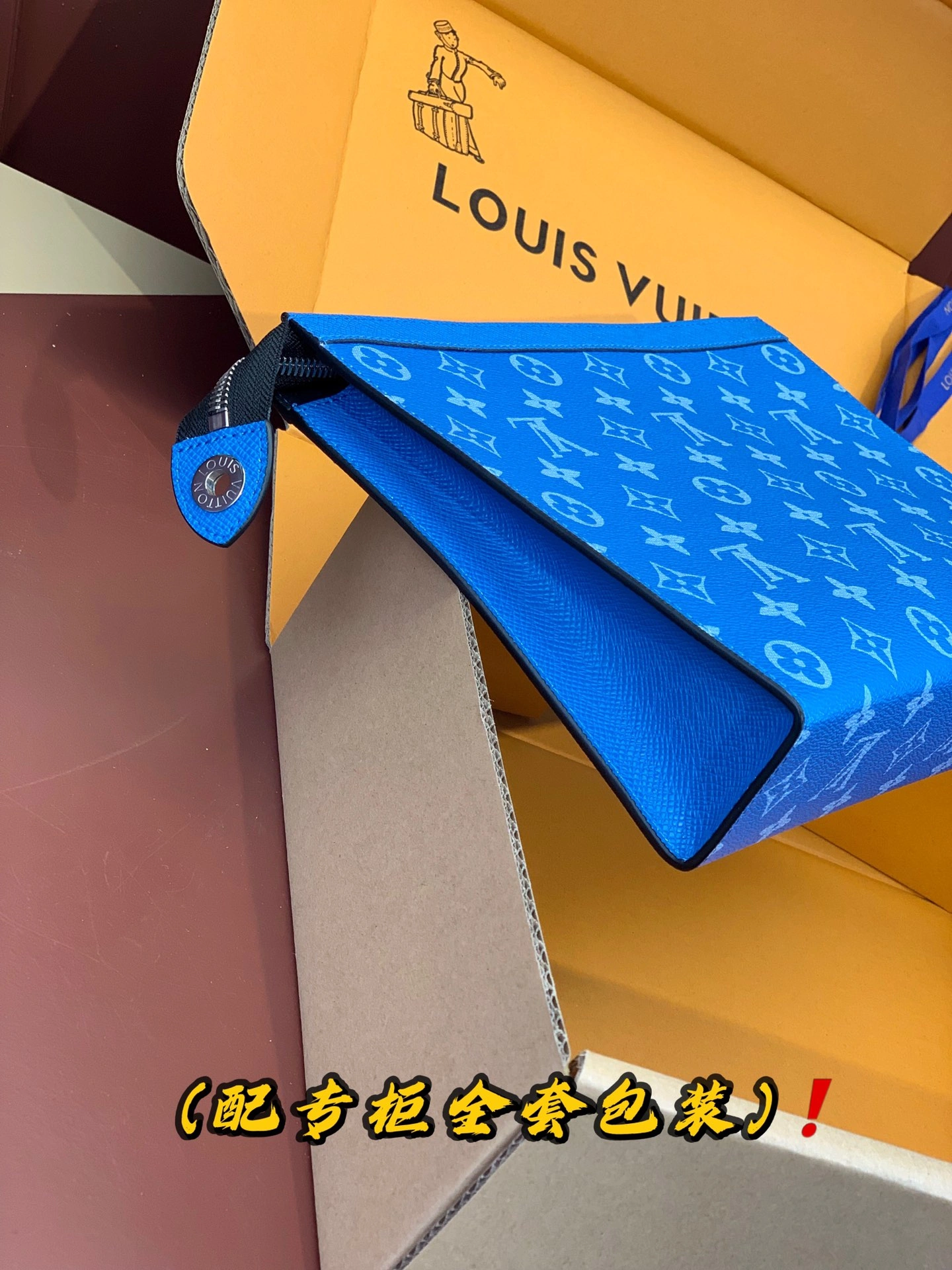 Top mirror Louis Vuitton Clutch Bags