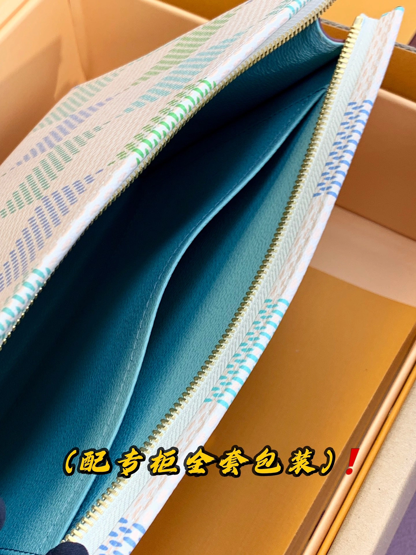 Top mirror Louis Vuitton Clutch Bags