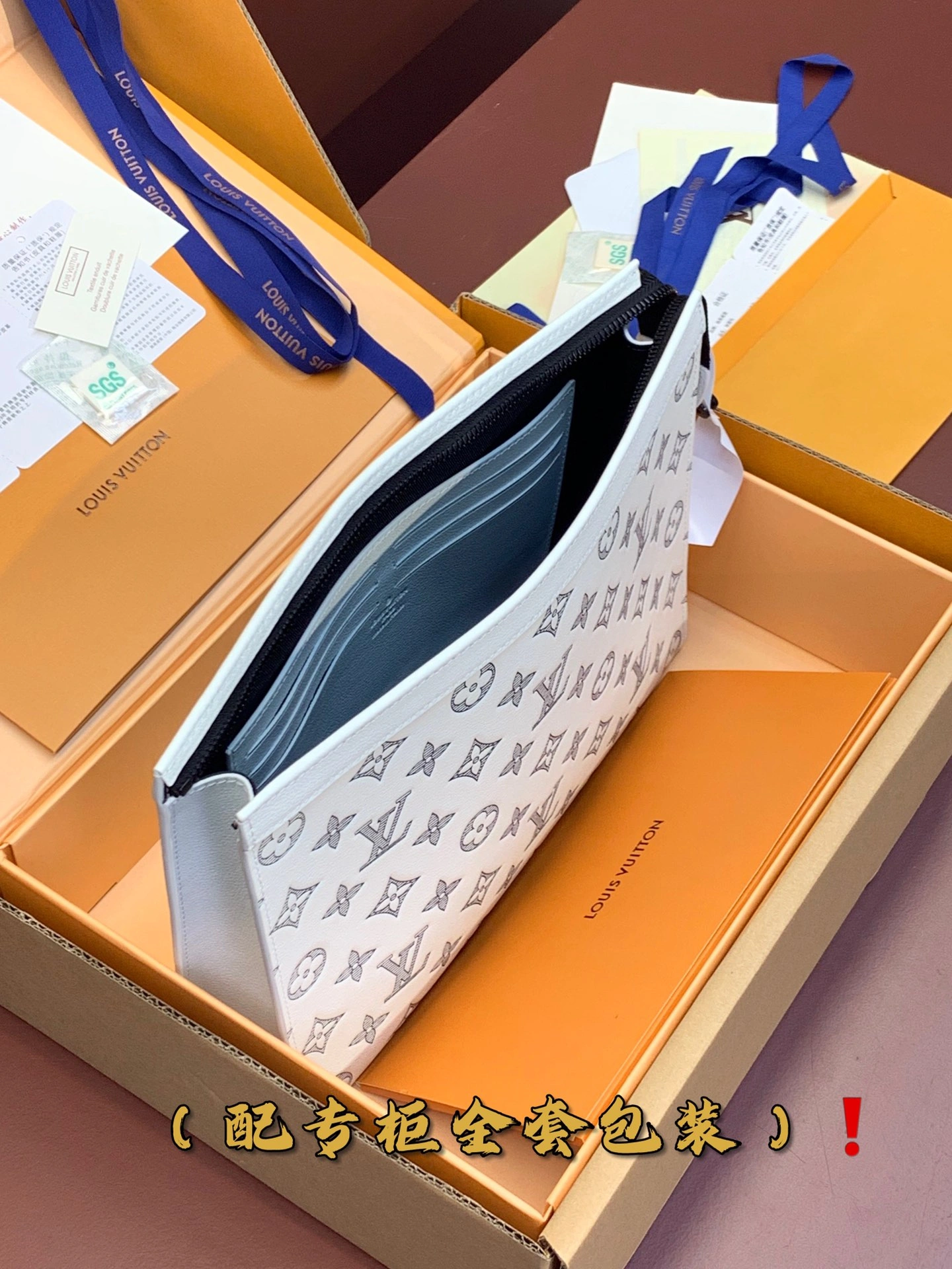 Accurate model Louis Vuitton Clutch Bags
