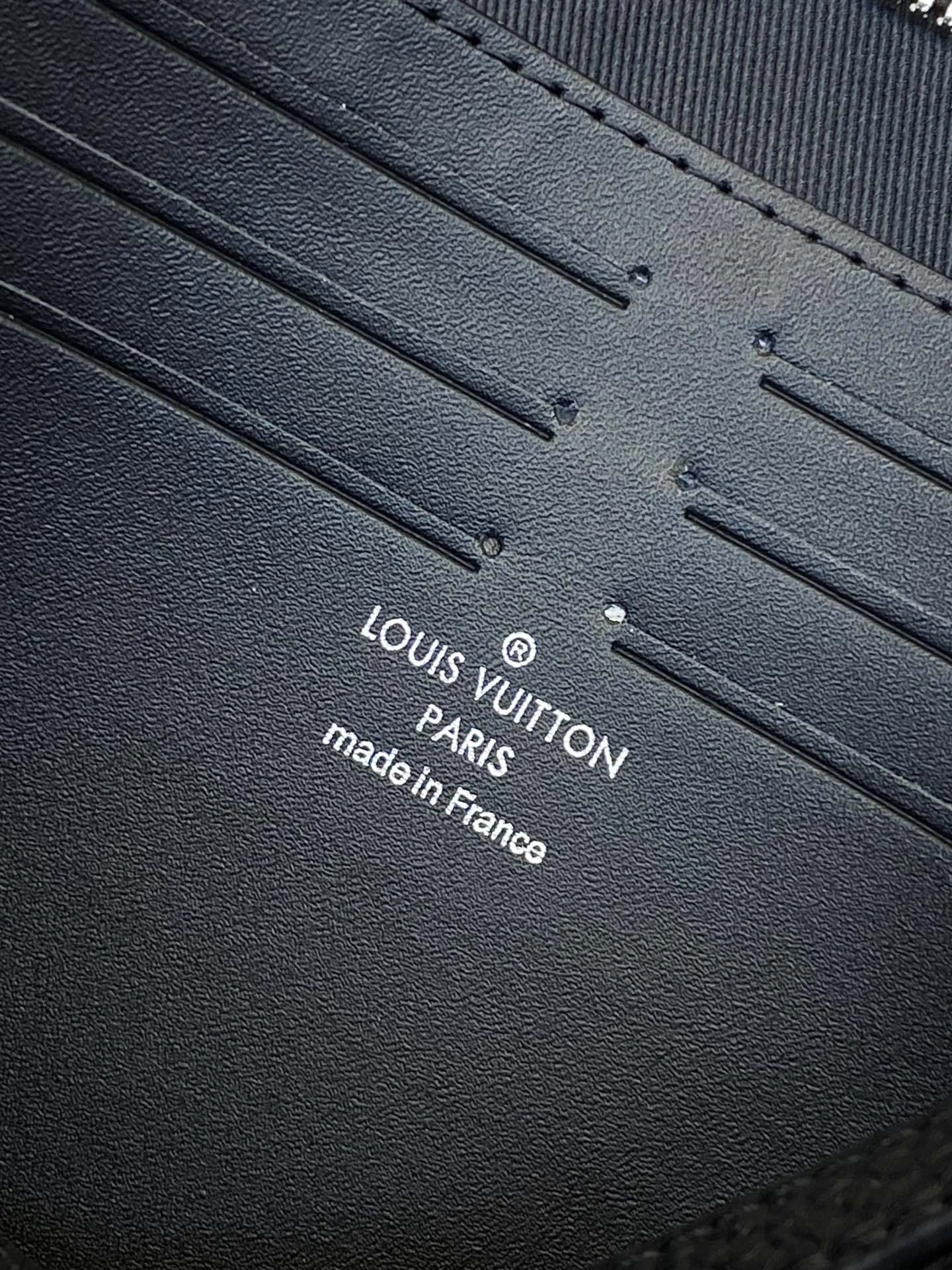 Perfect replica Louis Vuitton Clutch Bags