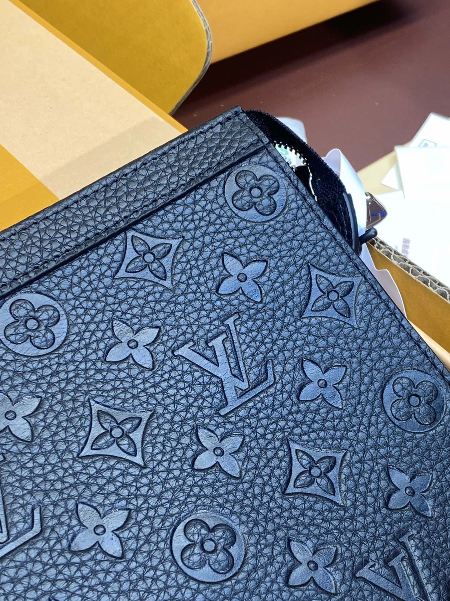 Perfect replica Louis Vuitton Clutch Bags